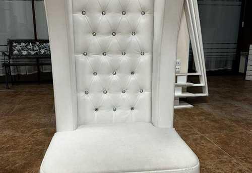 Кожанное кресло трон