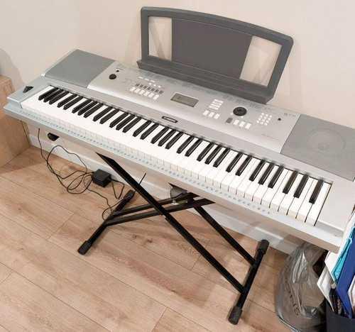 Синтезатор Yamaha Portable Grand DGX220