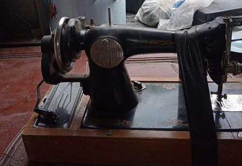 Электрическая ножная швейная машинка