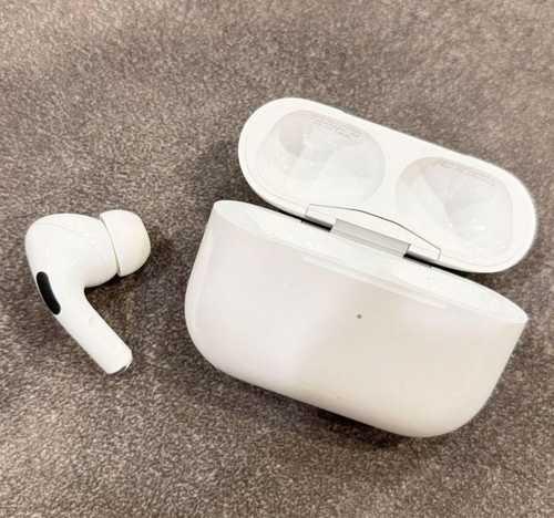 Air pods pro (кейс и правый наушник)