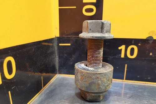Болт крепления седельно-сцепного устройства M16x1