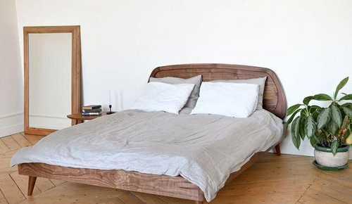 Кровать из массива и шпона дуба