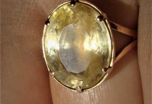 Золотое кольцо с золотым природным сапфиром
