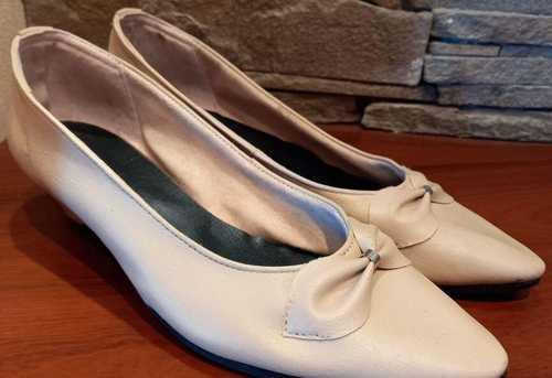 Новые туфли молочного цвета р.37