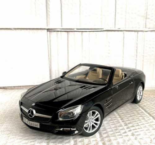 Модель Mercedes-Benz SL R231 1:18 Norev