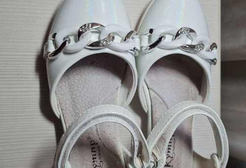 Туфли белые для девочки 31 размер