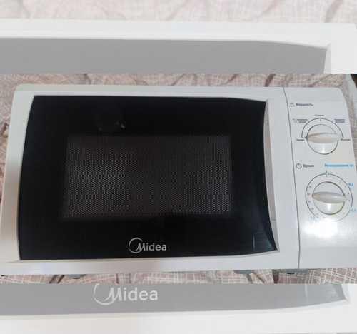 Микроволновая печь Midea MM720CFB