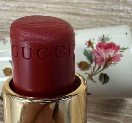 Помада gucci