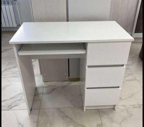 Компьютерный стол белый с ящиками новый