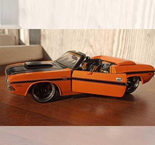 Модель Maisto 1:24 1970 Dodge Challenger R/T