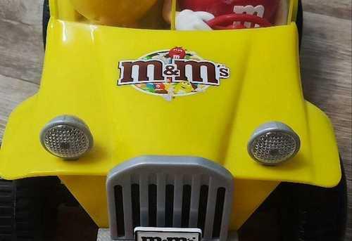 Машинка M&Ms