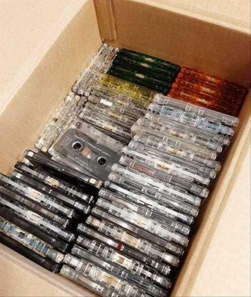 Около 130 аудиокассет без коробок б/у