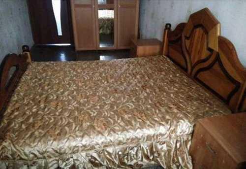 Кровать двухспальная из массива дерева бу