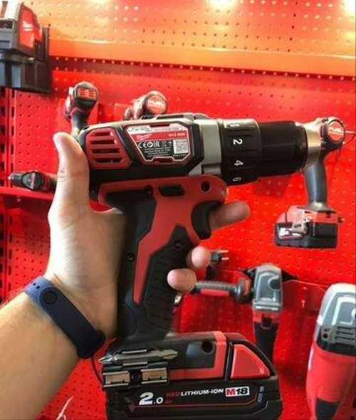 Аккумуляторный шуруповерт milwaukee M18 BDD-202C