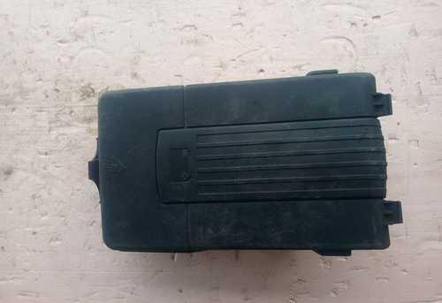 Крышка аккумулятора Volkswagen Passat B6 1K0915443