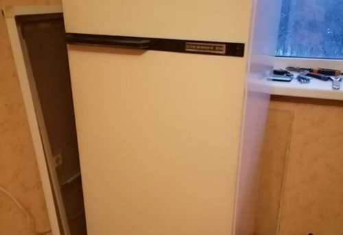 Холодильник бу СССР нерабочий