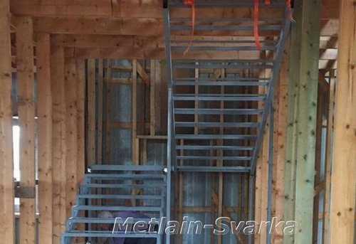 Лестница металлическая в дом с площадкой № 399