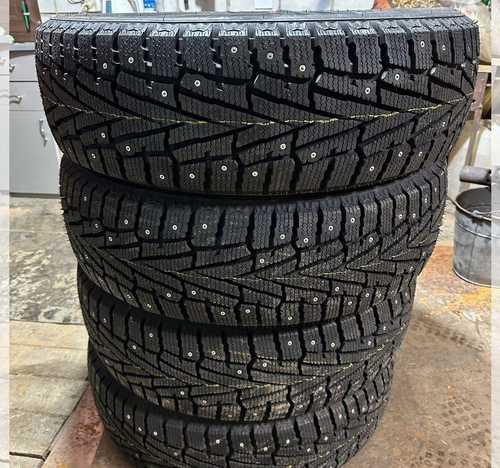 Roadstone Winguard WinSpike SUV 225/60 R18 100T