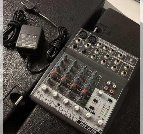 Микшерный пульт behringer