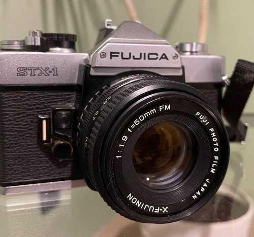 Зеркальный пленочный фотоаппарат Fujica STX-1