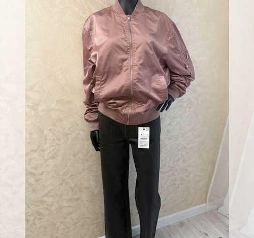Бомбер ветровка Bershka, р.М, 1200