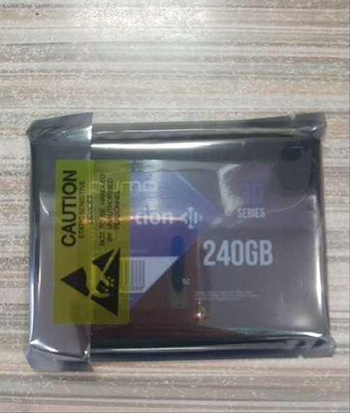 SSD накопитель qumo Novation 3D 240 GB