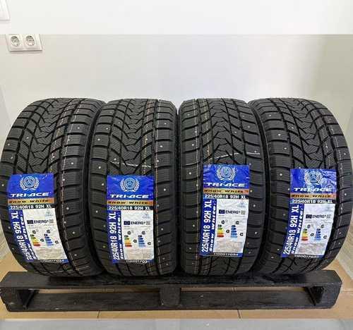 Tri Ace Snow White II Stud 225/40 R18 92H