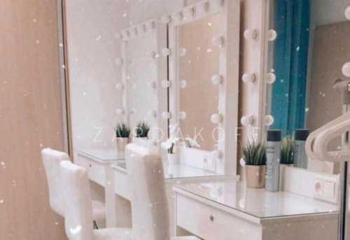 Туалетный столик и гримерное зеркало
