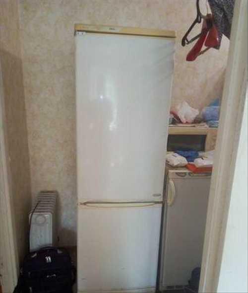 Холодильник Stiniol 107