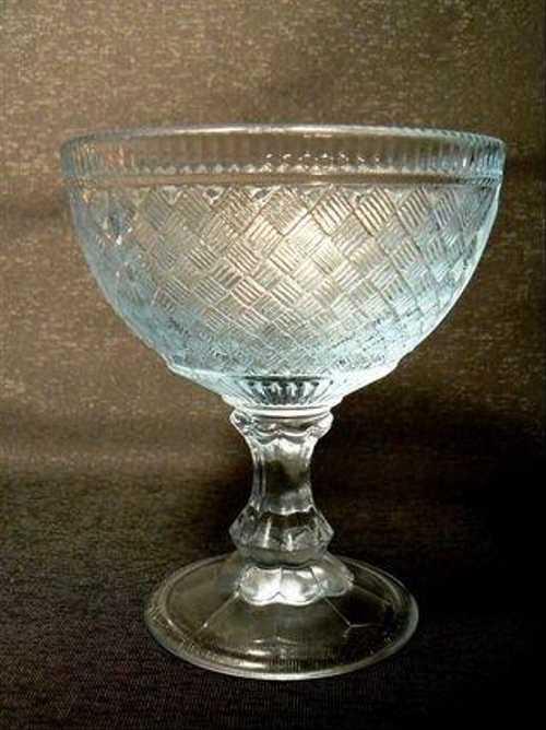 Старая креманка ваза на ножке из цветного стекла