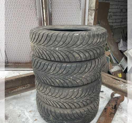 Sava Eskimo Stud 215/65 R16