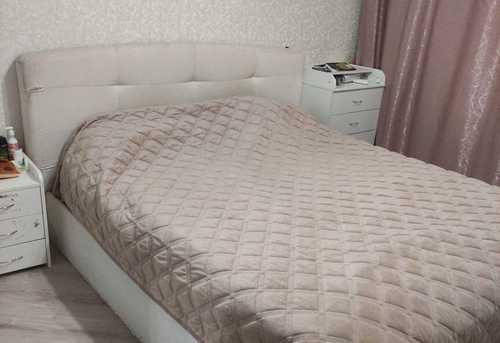 Кровать двухспальная с матрасом 180*200