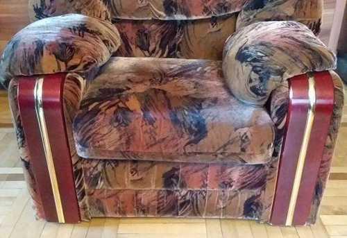 Мягкое кресло