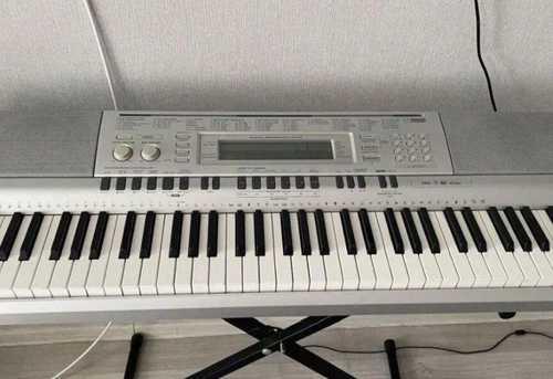 Синтезатор Casio 76 клавиш с чувствительностью