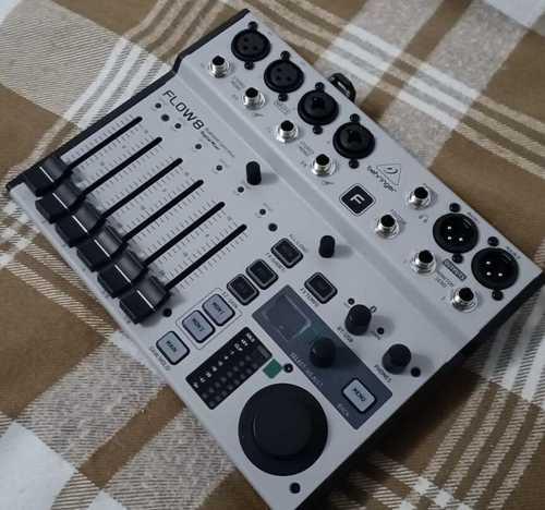 Behringer flow 8 микшер