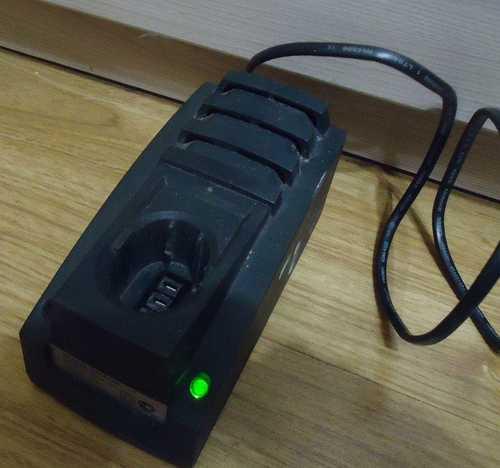 Зарядное устройство для шуруповерта Интерскол 12V