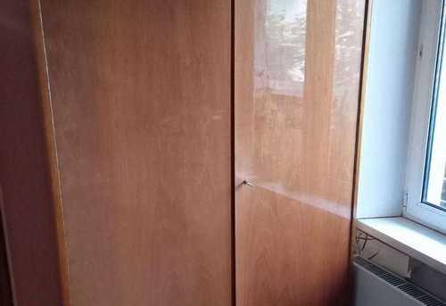 Деревянный шкаф для одежды б/у