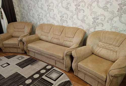 Мягкий гарнитур, диван, и два кресла