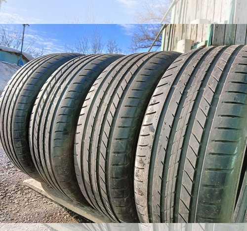 Goodyear EfficientGrip 245/45 R19