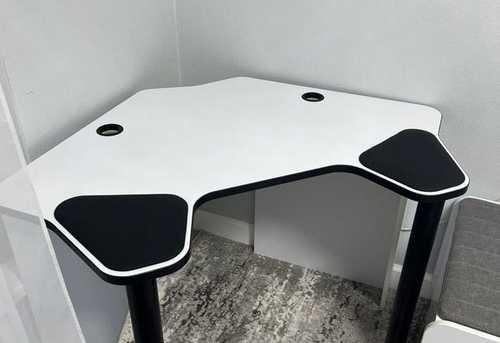 Письменный стол или компьютерный стол