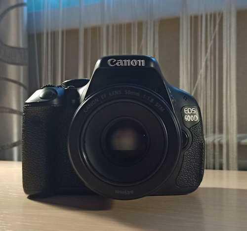 Canon EOS 600D (комплект)