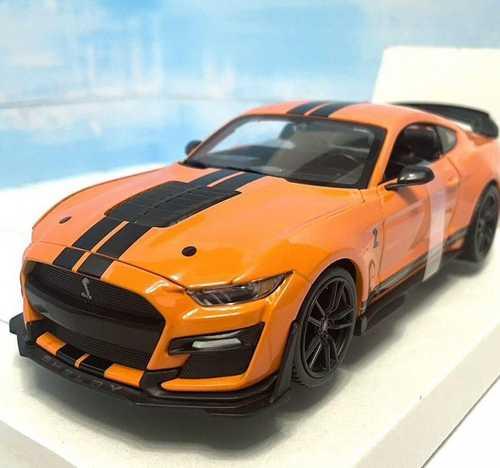 Модель автомобиля Ford Shelby Mustang GT500 1:24