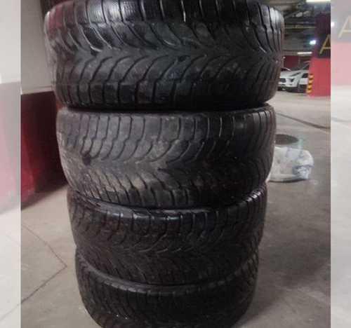 Bridgestone Blizzak LM-80 235/60 R17