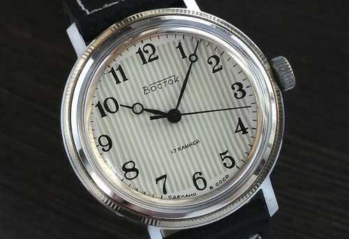Классические винтажные мужские часы СССР Восток