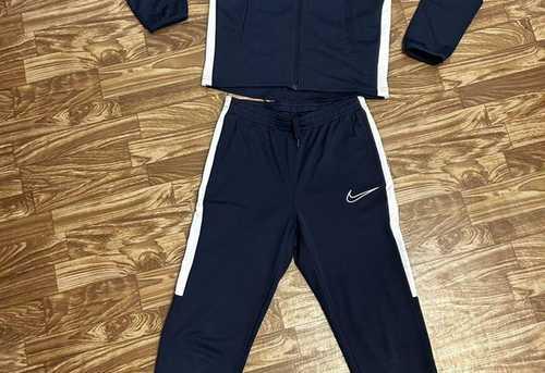 Новый Спортивный костюм Nike S (128-137)