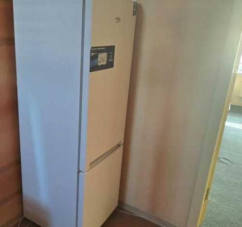 Холодильник Beko cskdn6250MA0W