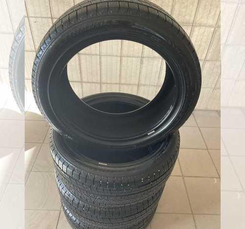 Triangle Snowlink TWT02 235/45 R18 98V