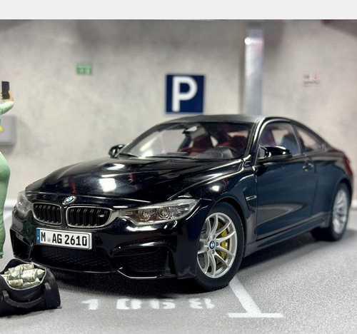 Модель BMW M4 Coupe F82 Black Paragon 1:18