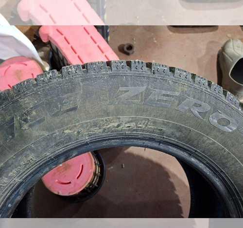 Pirelli Ice Zero 215/65 R16