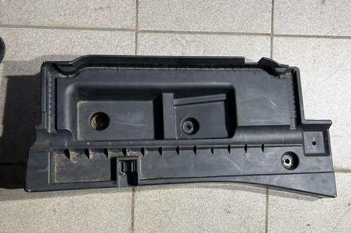 Пол багажника нижний левый L Range Rover Voque 3